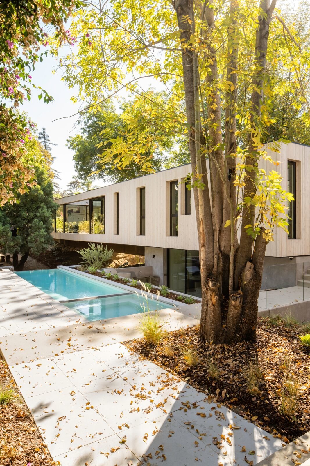 Photo 2 of 11 in Dwell and Dan Brunn Architecture Unveil Bridge House ...