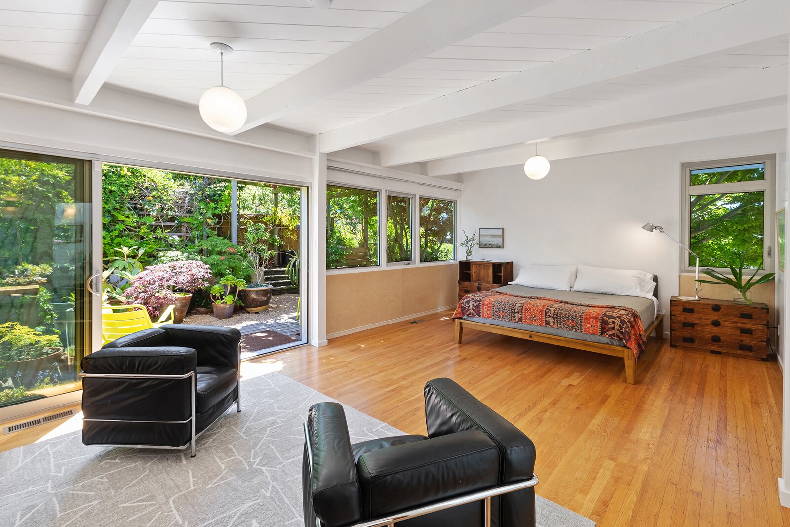 Photo 11 of 14 in A Donald Olsen–Designed Midcentury Seeks $1.7M in ...