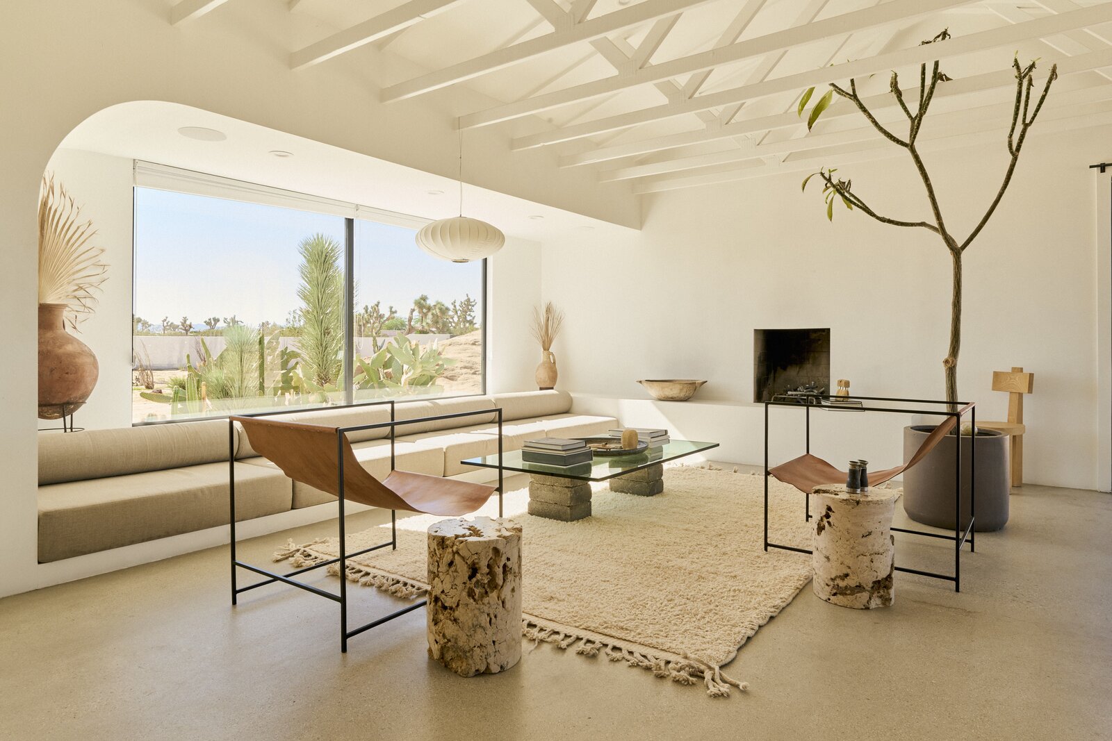 Photo 5 of 10 in This Desert Retreat Finds Harmony With Its Striking ...