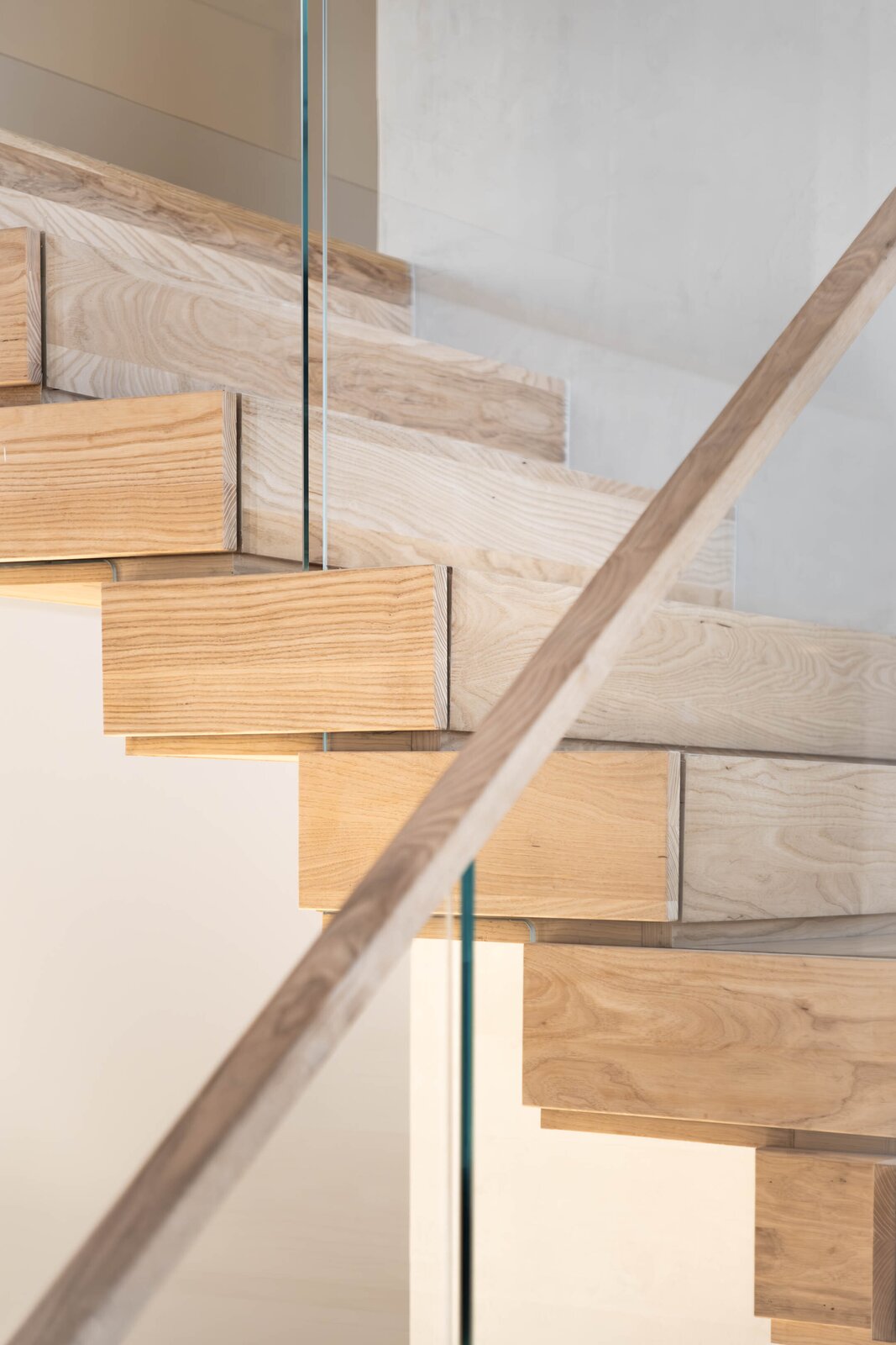 Photo 9 of 10 in Make a Floating Staircase the Centerpiece of Your Home ...