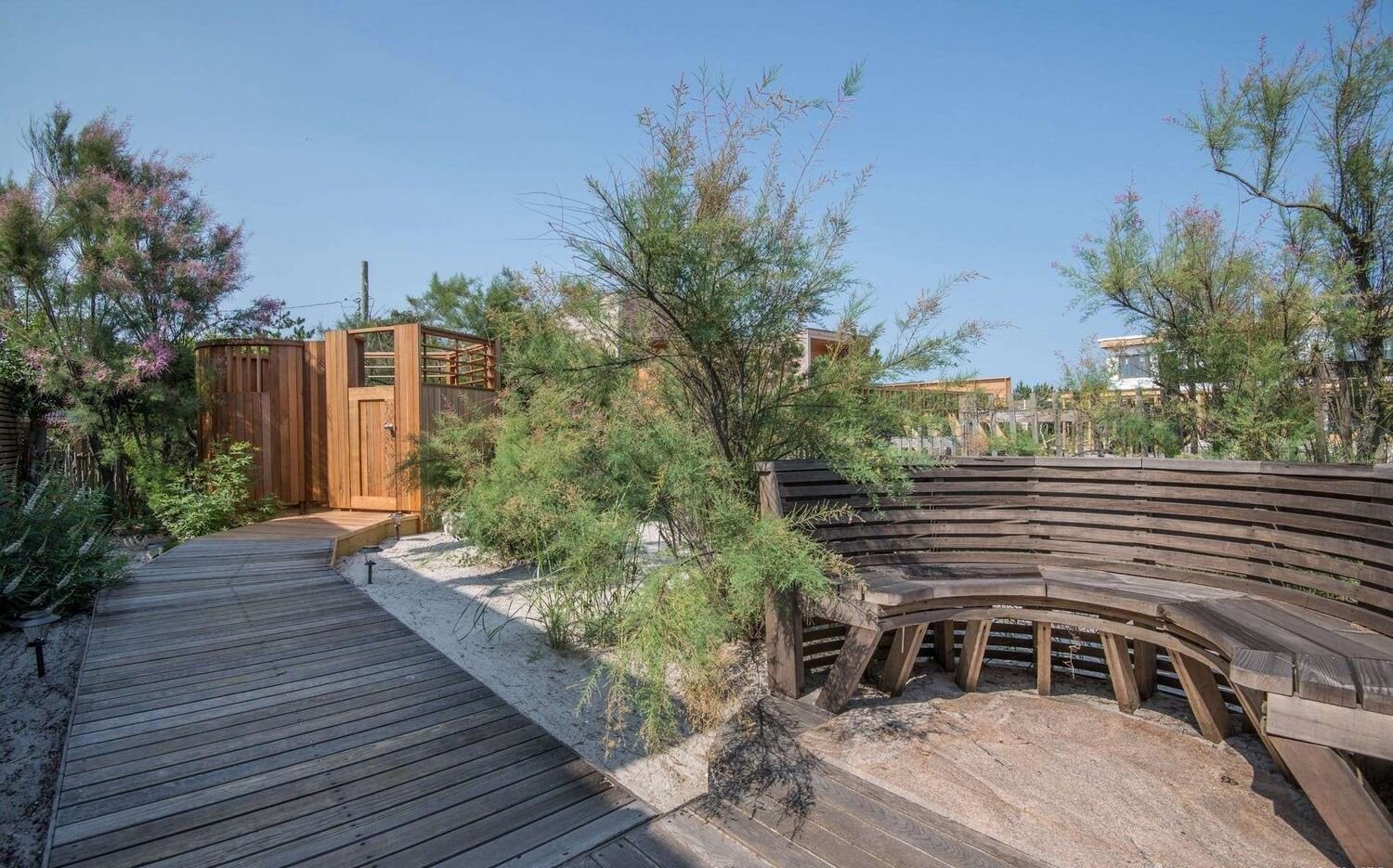 Photo 11 of 13 in Snag This Fire Island Beach House by Modernist ...