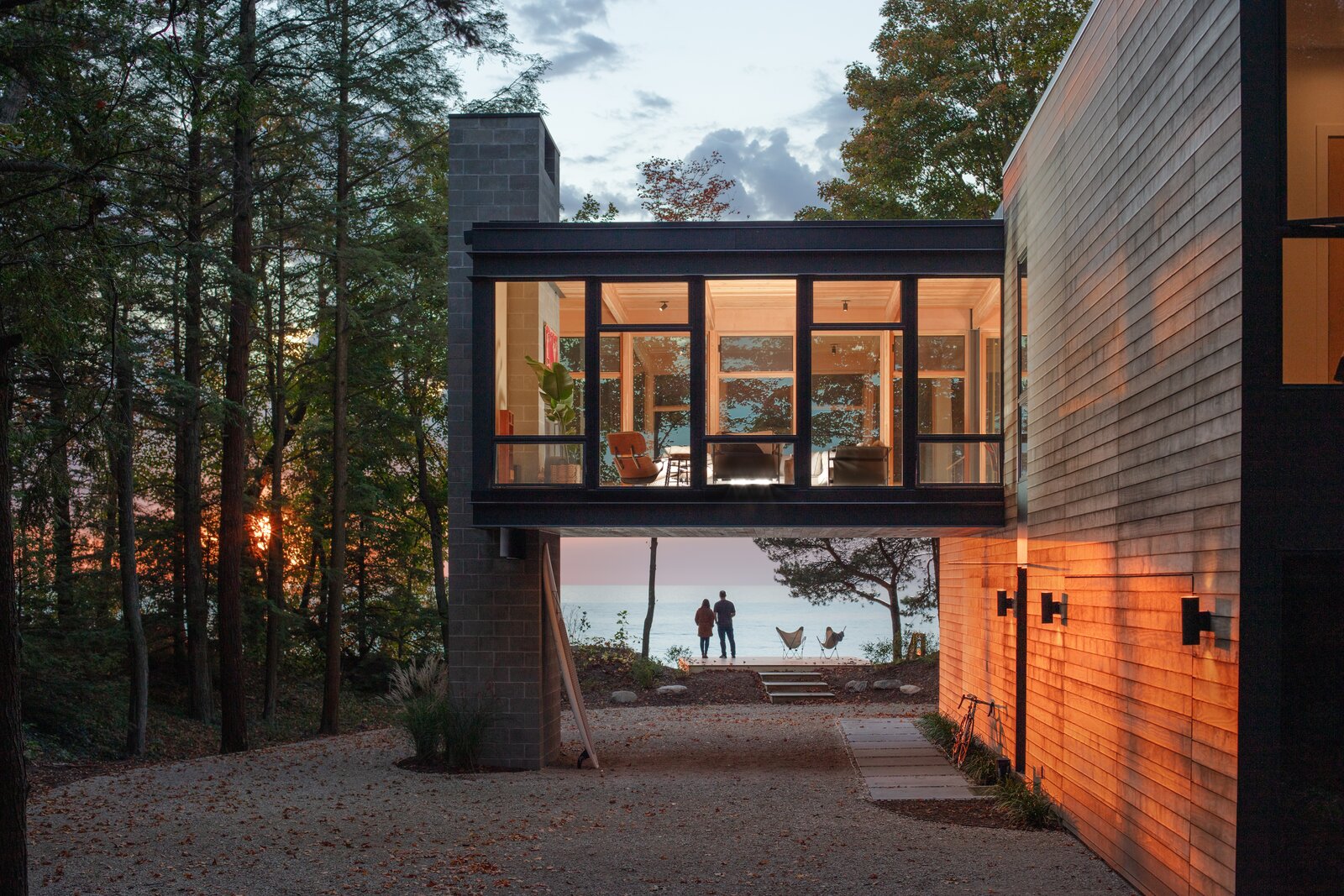 A Floating Living Room Sets a Family’s Lake Michigan Cottage Apart From ...