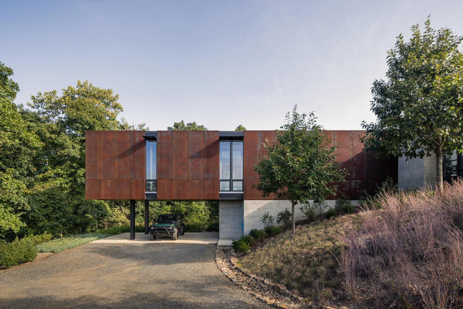 Photo 4 of 19 in Glass-Enclosed Rooms Feel Like They’re Floating at ...