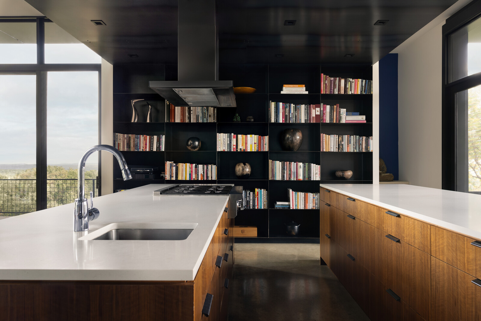 Photo 8 of 19 in Glass-Enclosed Rooms Feel Like They’re Floating at This Olson Kundig Home in ...