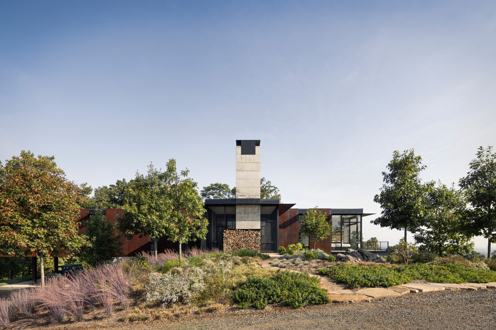 Photo 5 of 19 in Glass-Enclosed Rooms Feel Like They’re Floating at ...