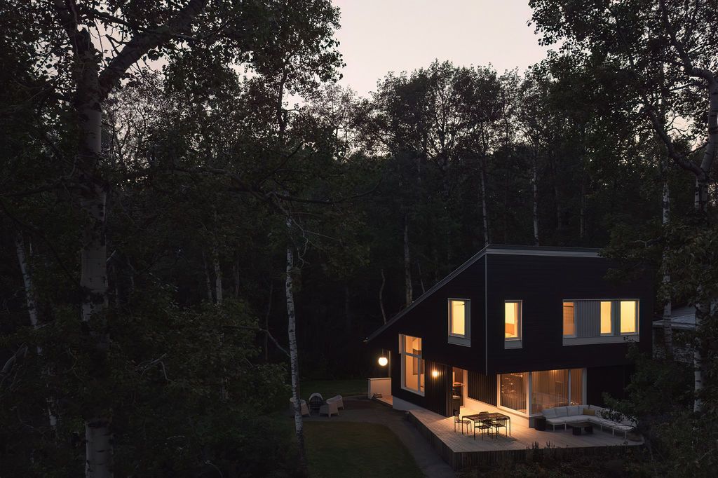 Photo 20 of 21 in Budget Breakdown: They Built a Lakeside Canadian ...