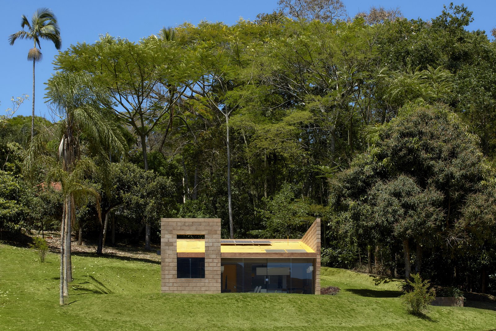 Photo 10 of 12 in This 484-Square-Foot Tiny House in Brazil Is as ...