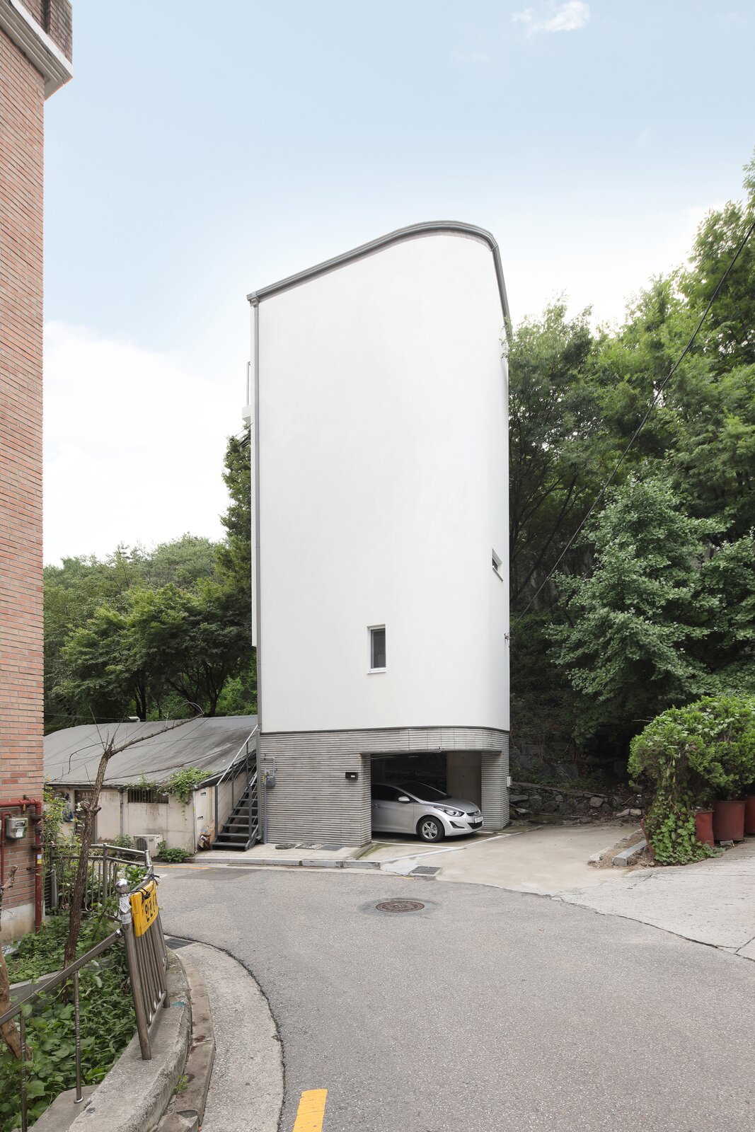Photo 9 of 9 in An Architect’s Slim Home Squeezes Into a Tiny Lot in ...