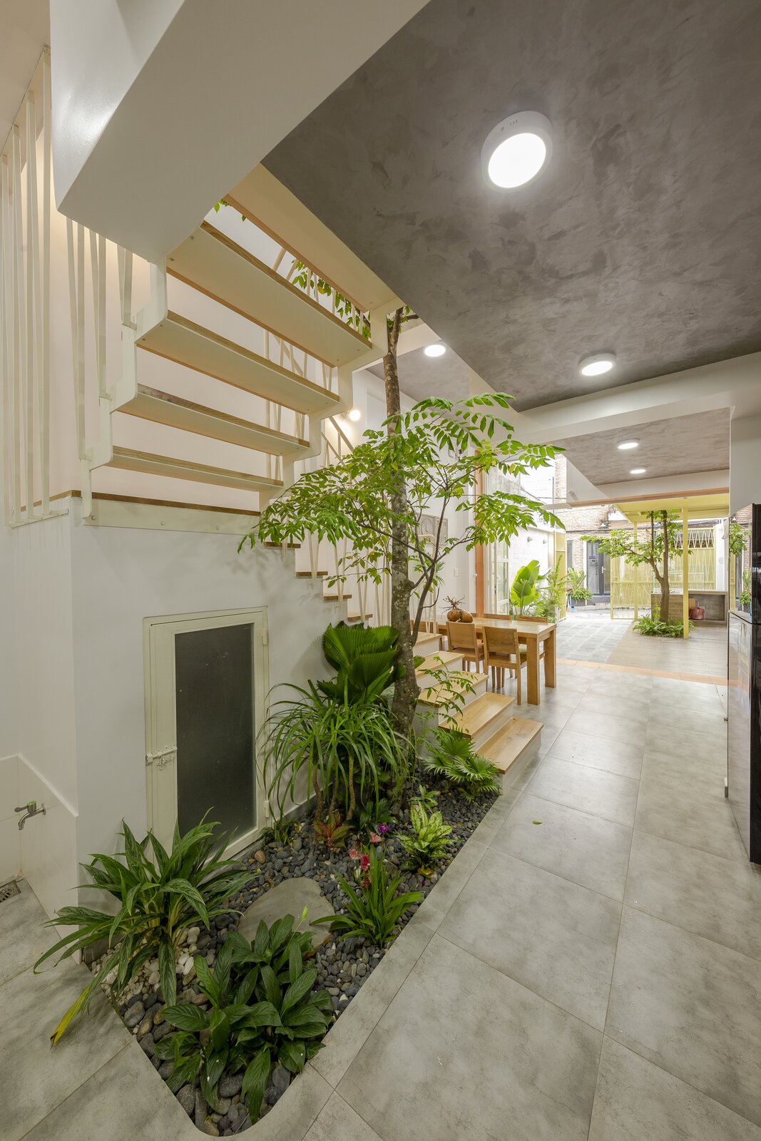 Photo 7 of 12 in Cascading Levels Bring Light and Air Into a Narrow ...