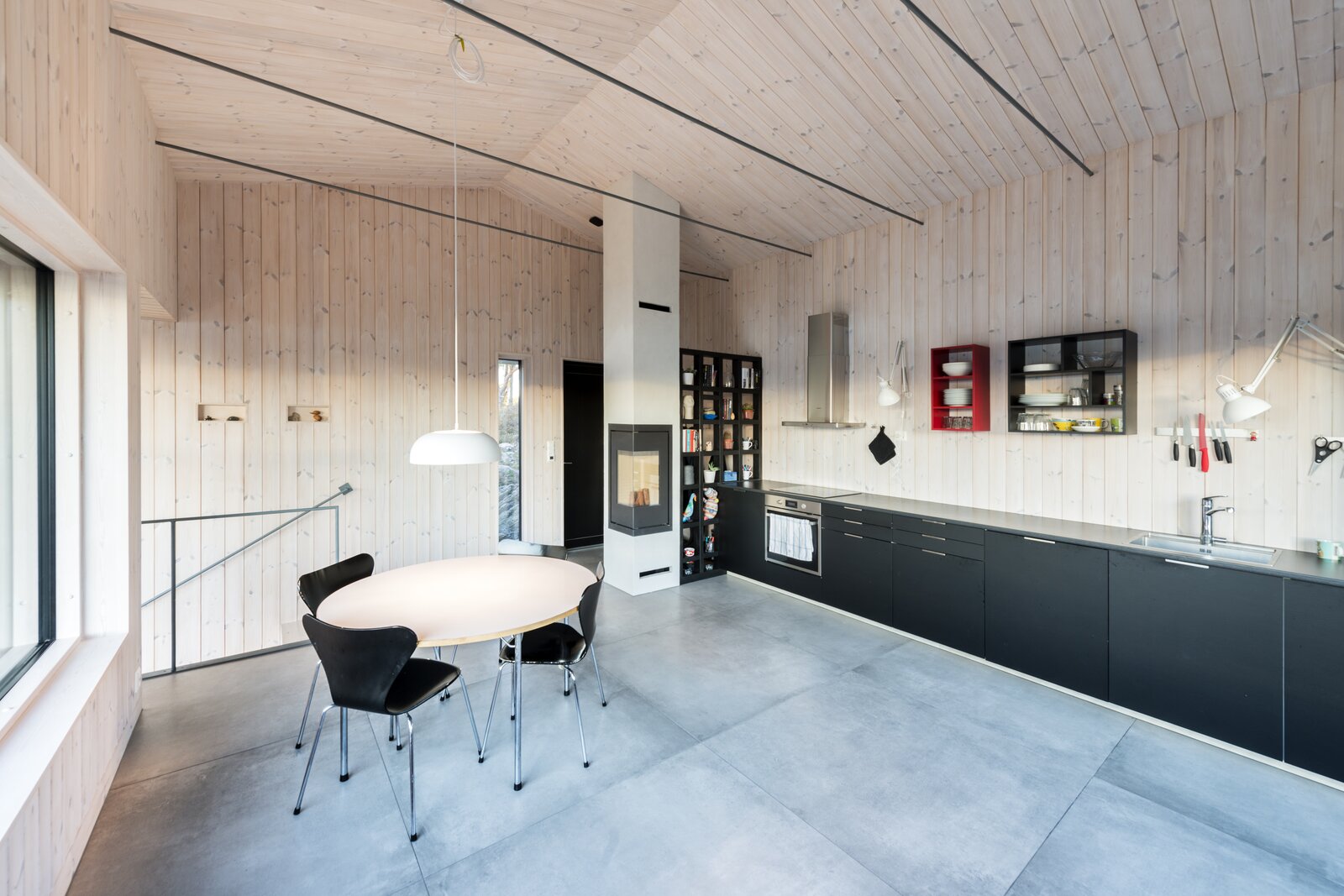 Photo 4 of 11 in A Spruce-Clad Family Cabin in Norway Hugs Its ...