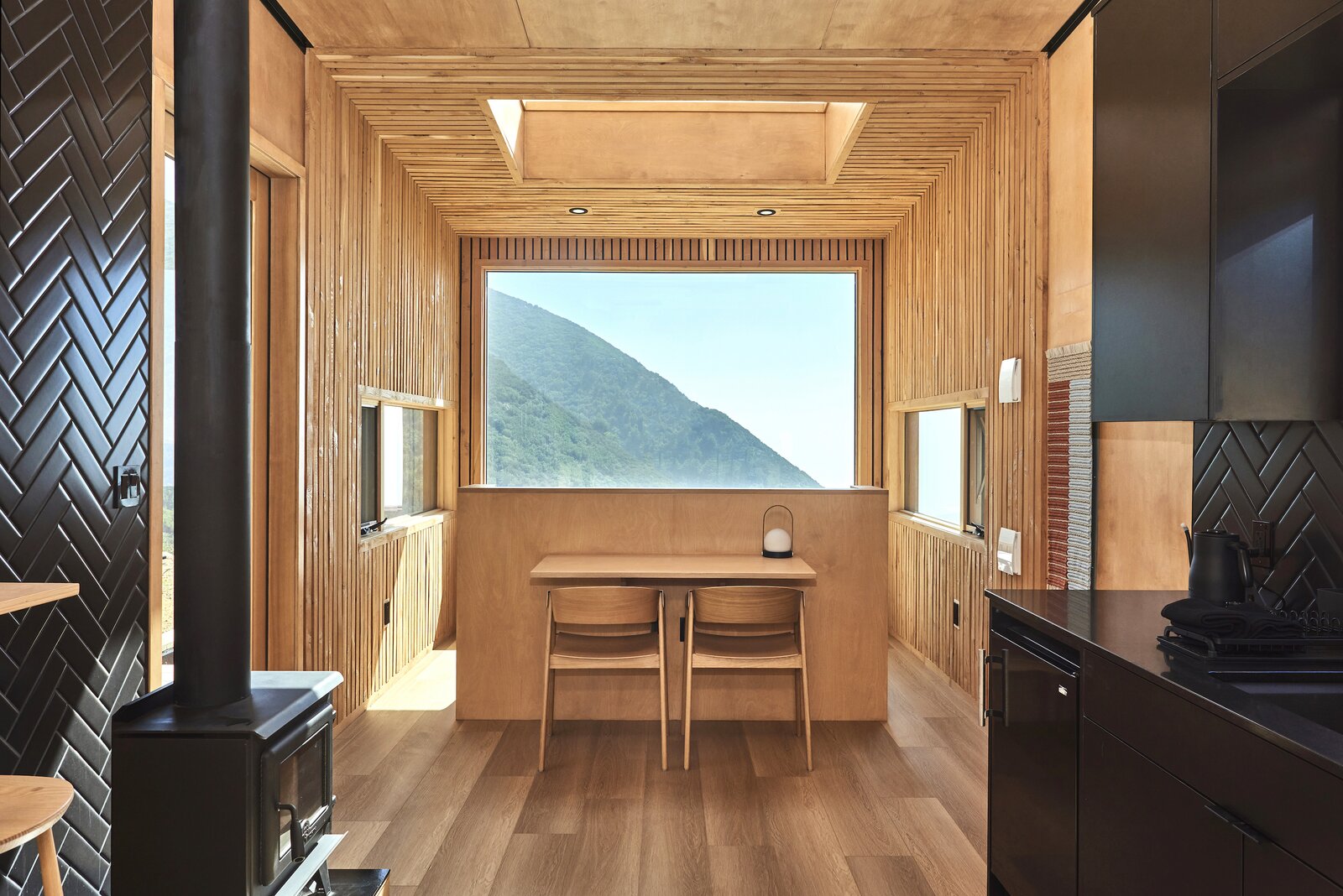 Photo 4 of 11 in This Tiny Cabin Takes Remote Work to a Whole New Level ...