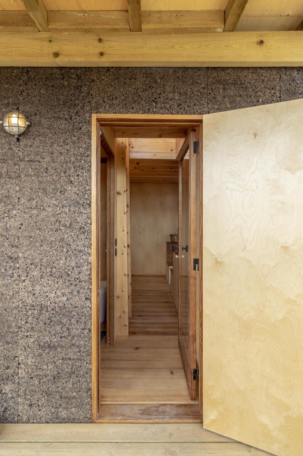 Photo 4 of 17 in 260 Square Feet of Tree House Is All a Portuguese ...