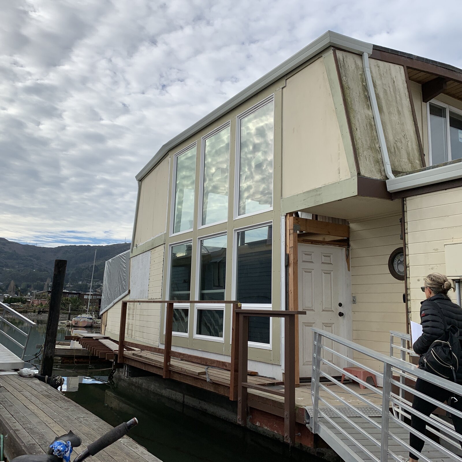 Photo 4 of 23 in Before & After: After Fixing Up a Gutted Houseboat, a ...