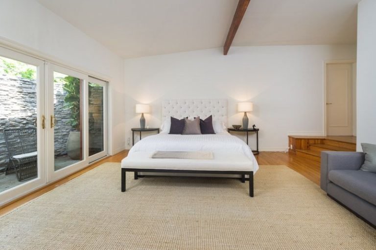 Photo 12 of 16 in Anna Faris Lists Her Midcentury Abode in the ...