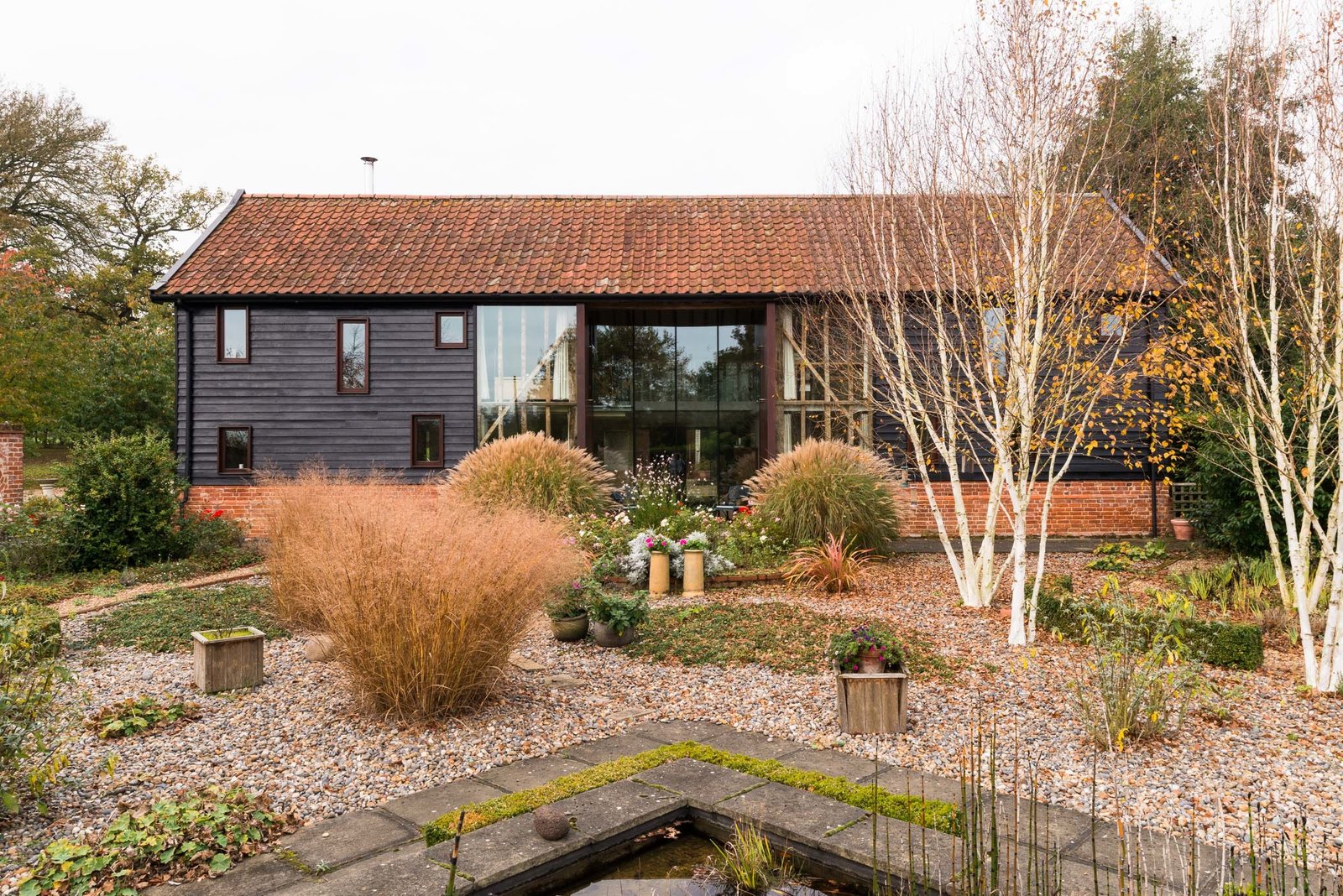 Photo 3 of 14 in This Spectacular Suffolk Barn Conversion Hits the ...