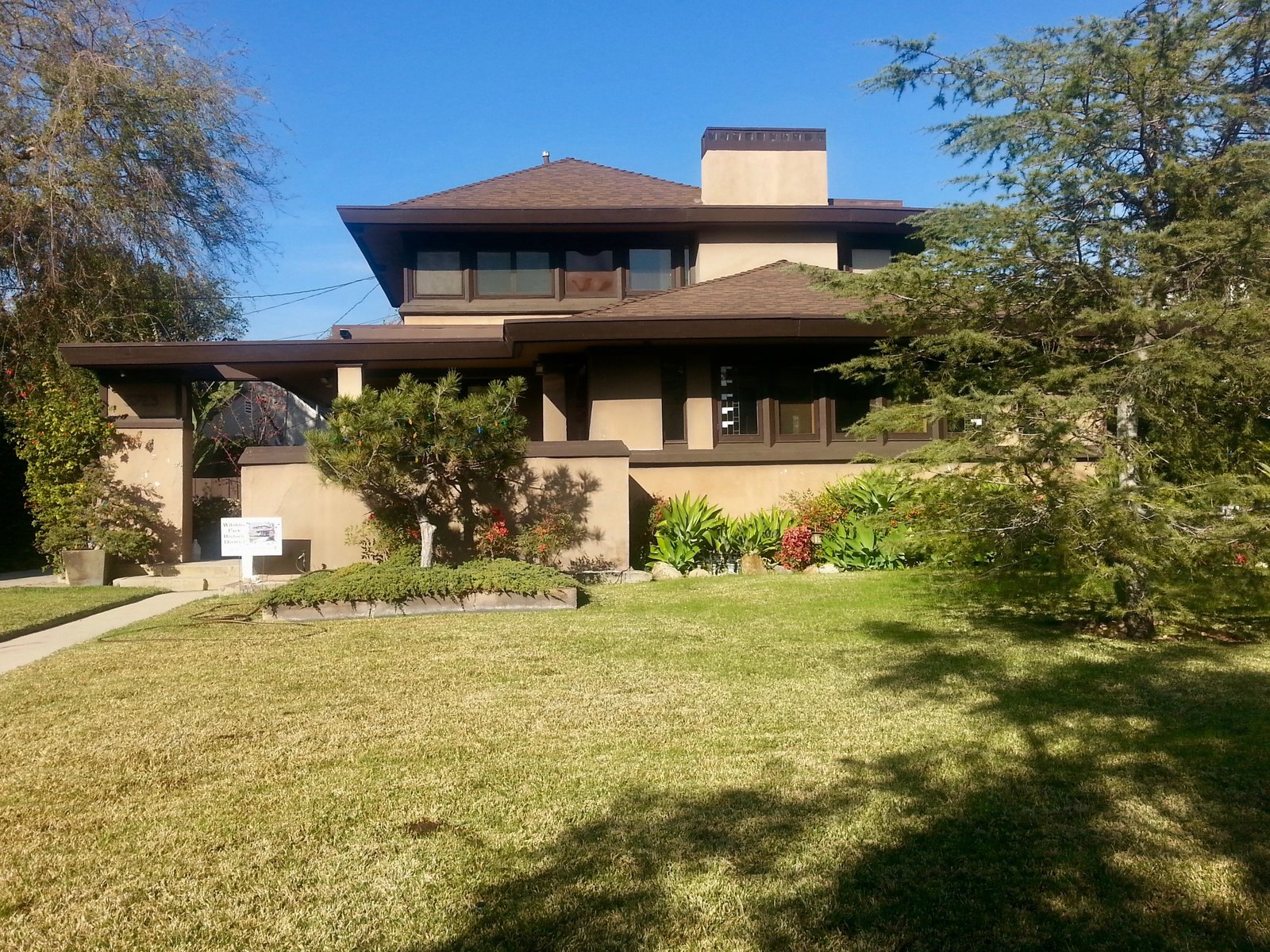 A Rare Lloyd Wright Prairie Home in L.A. Wants $1.35M - Dwell