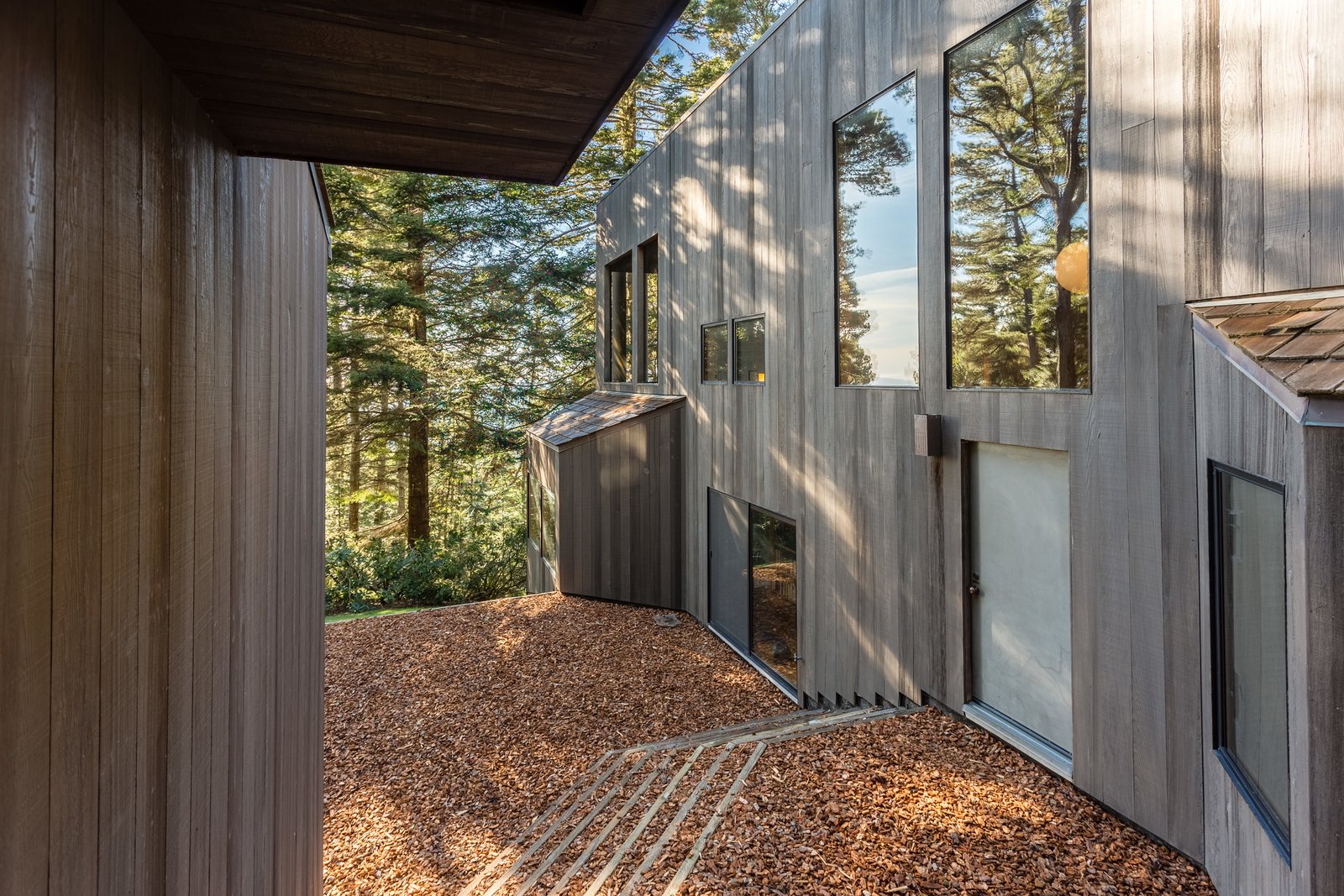 Photo 4 of 14 in A Historic Sea Ranch Stunner Is on the Market For $2 ...