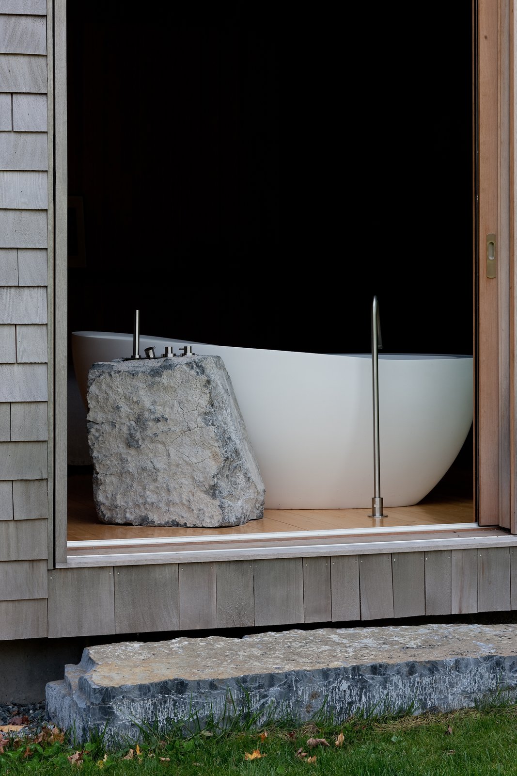 Photo 9 of 13 in A Minimalist, Rick Joy–Designed Farmhouse in Vermont ...