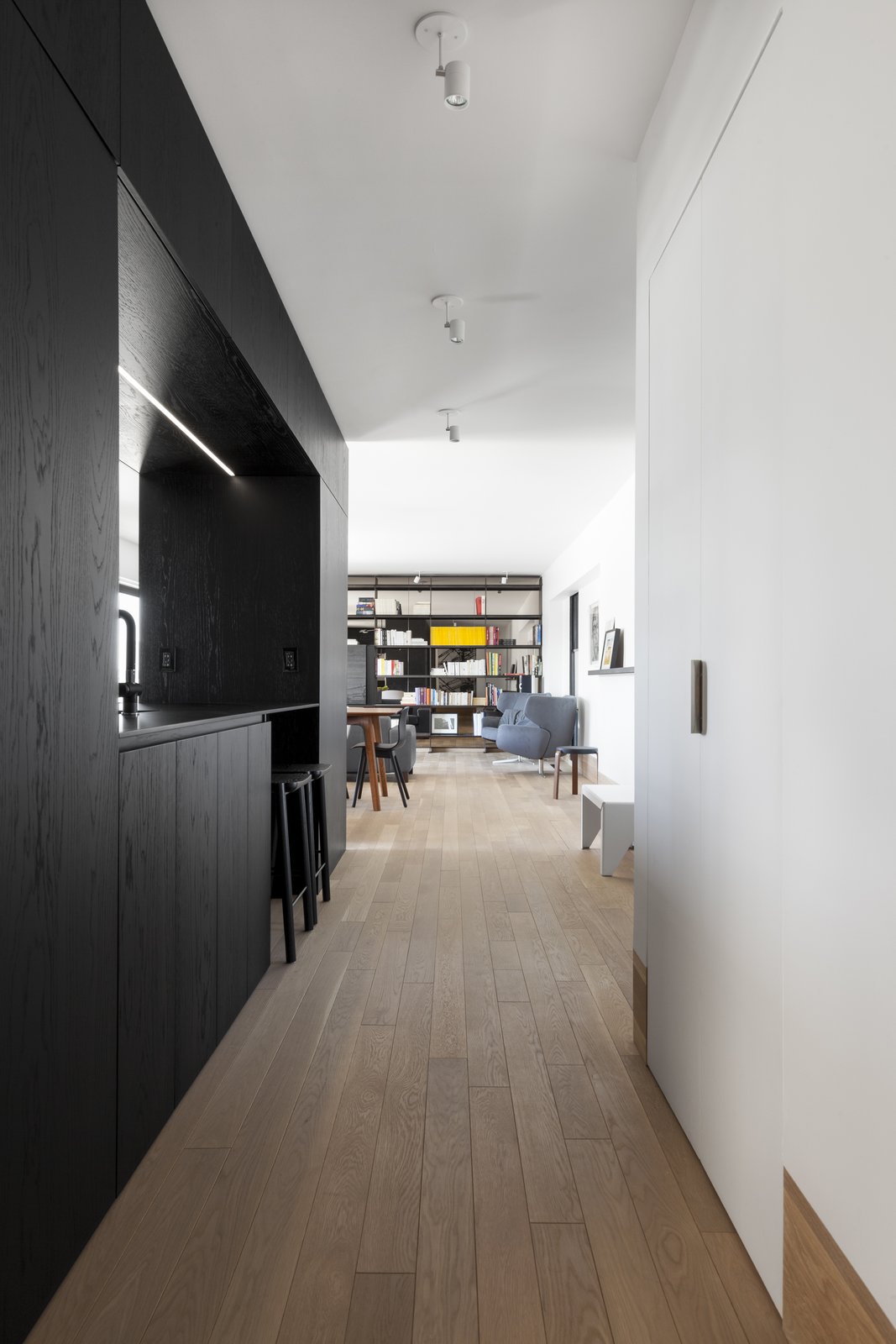 Photo 7 of 18 in An Iconic T-Shaped Apartment Receives a Modern ...
