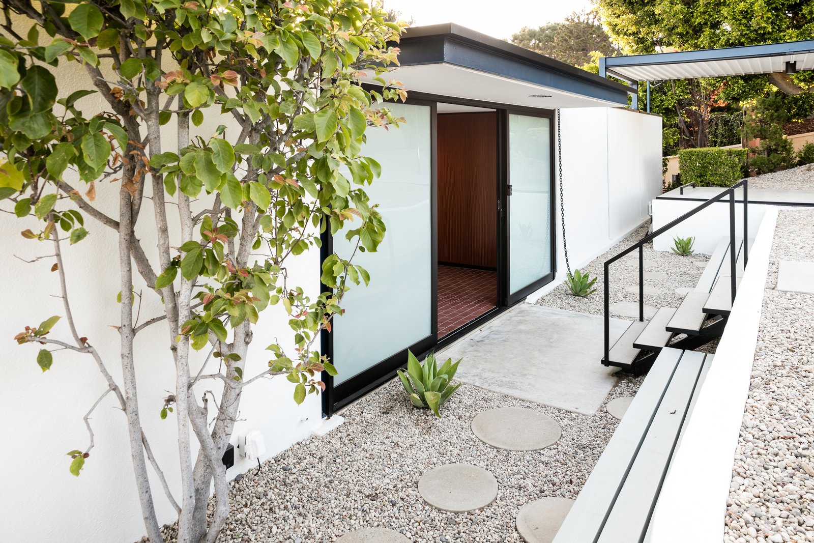 Photo 2 of 13 in Craig Ellwood's Iconic Smith House in L.A. Is Listed ...