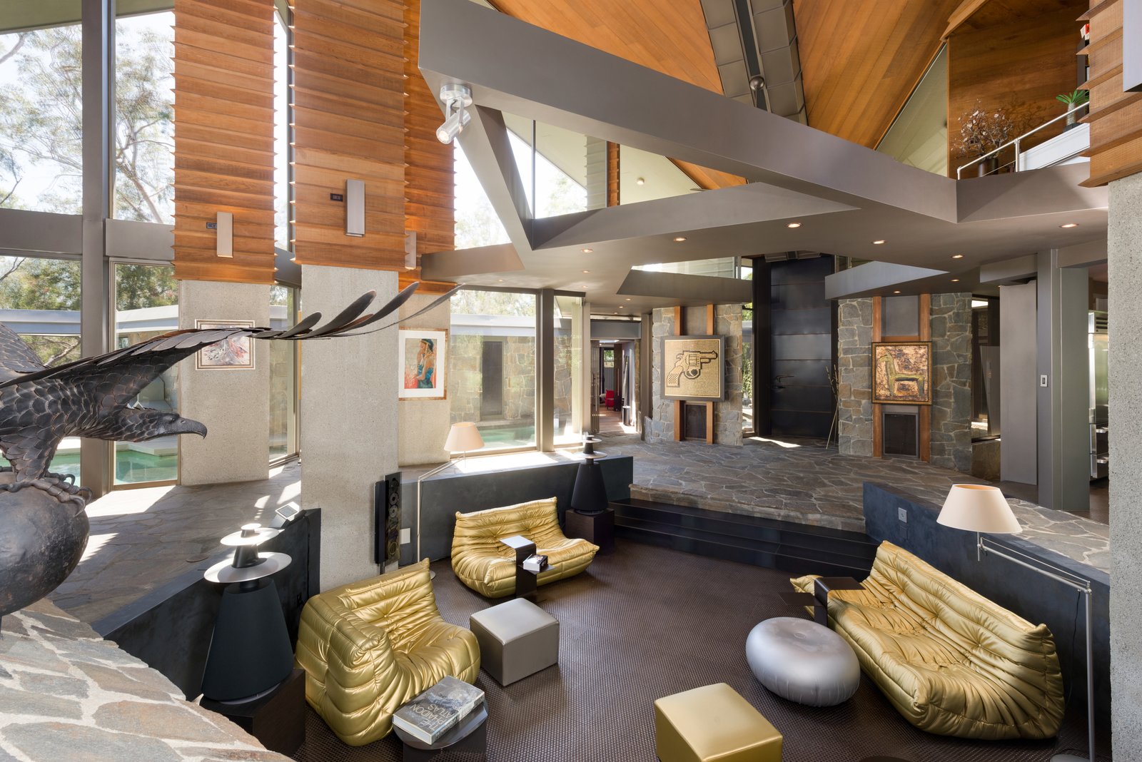Photo 6 of 11 in Wilt Chamberlain's Former Bel Air Bachelor Pad Is ...