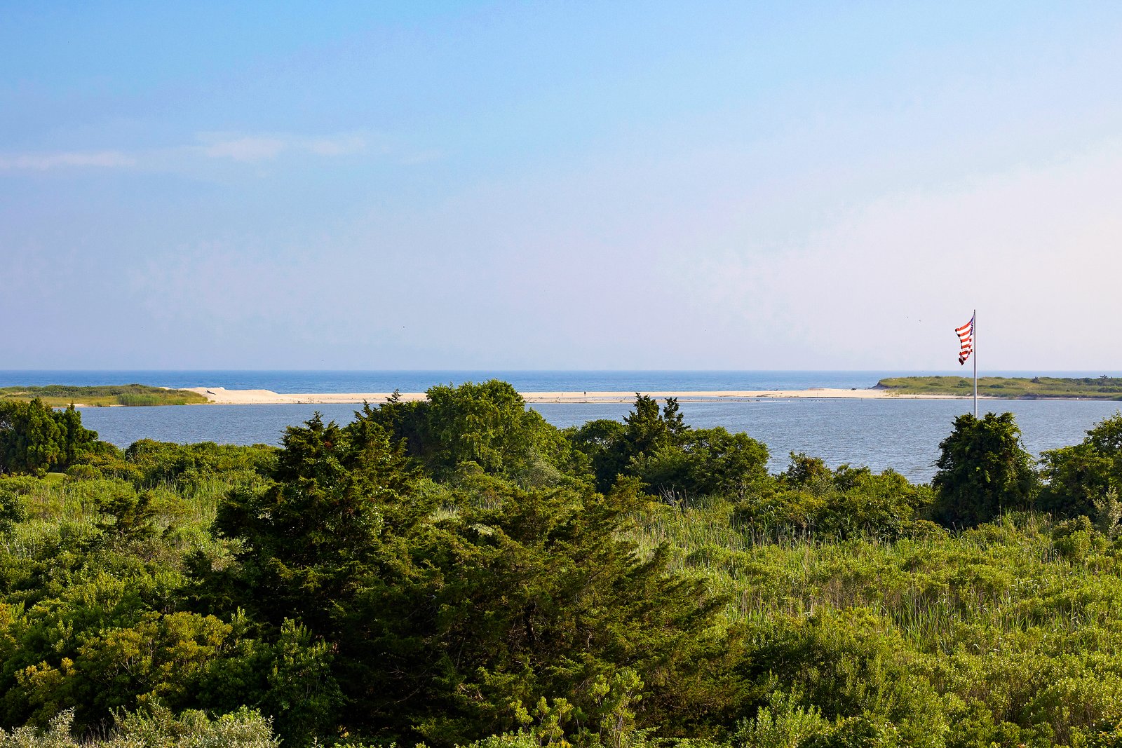 Photo 7 of 8 in This Waterfront Hamptons Dream House Just Listed For ...