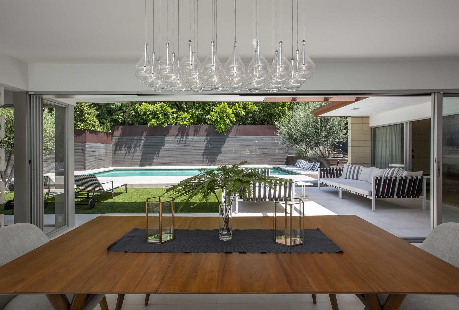 Photo 5 of 17 in Fifty Shades Actor Jamie Dornan Lists His Midcentury ...