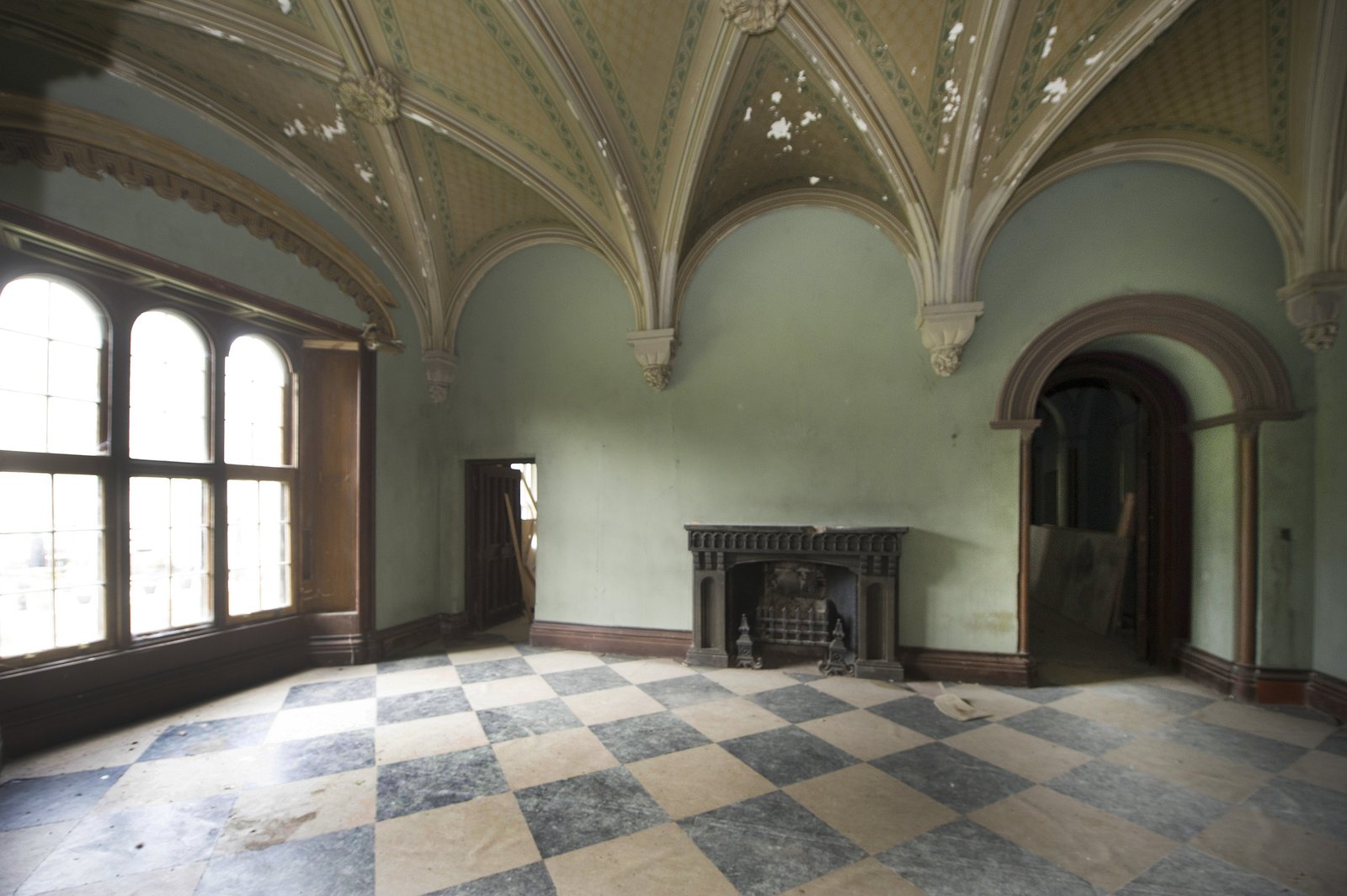 Photo 2 of 8 in Live Like Royalty in This Game of Thrones Castle For ...