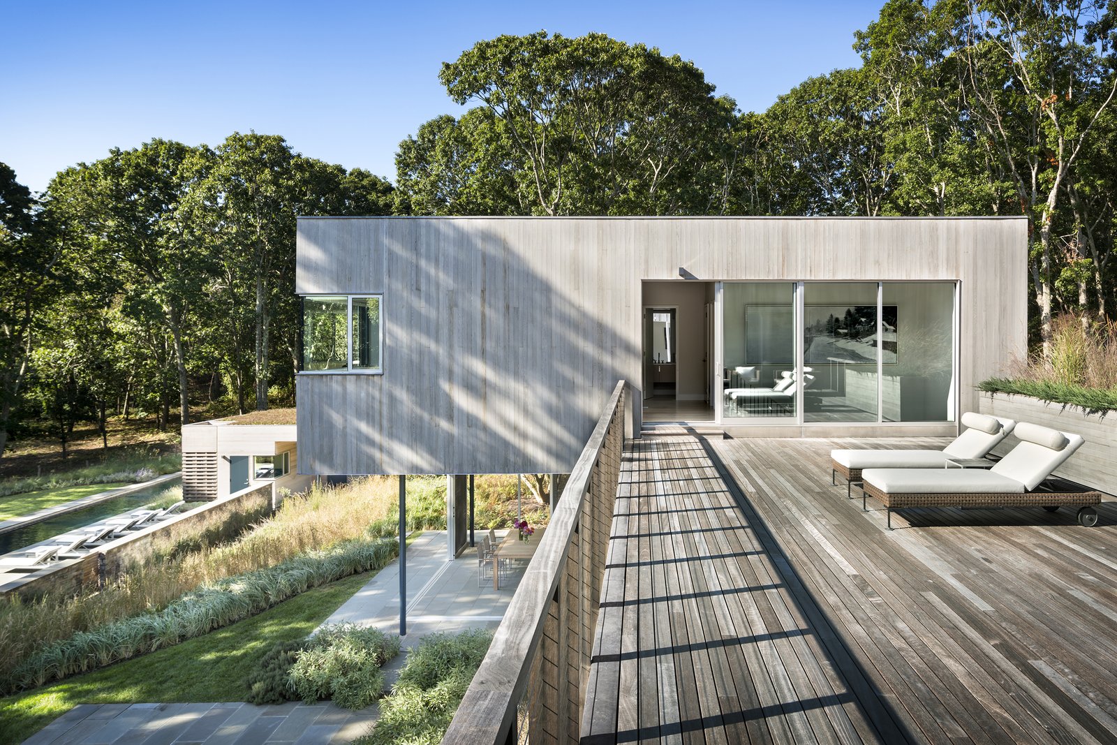 Photo 5 of 11 in A Gorgeous Refuge Treads Lightly on its Surrounding ...