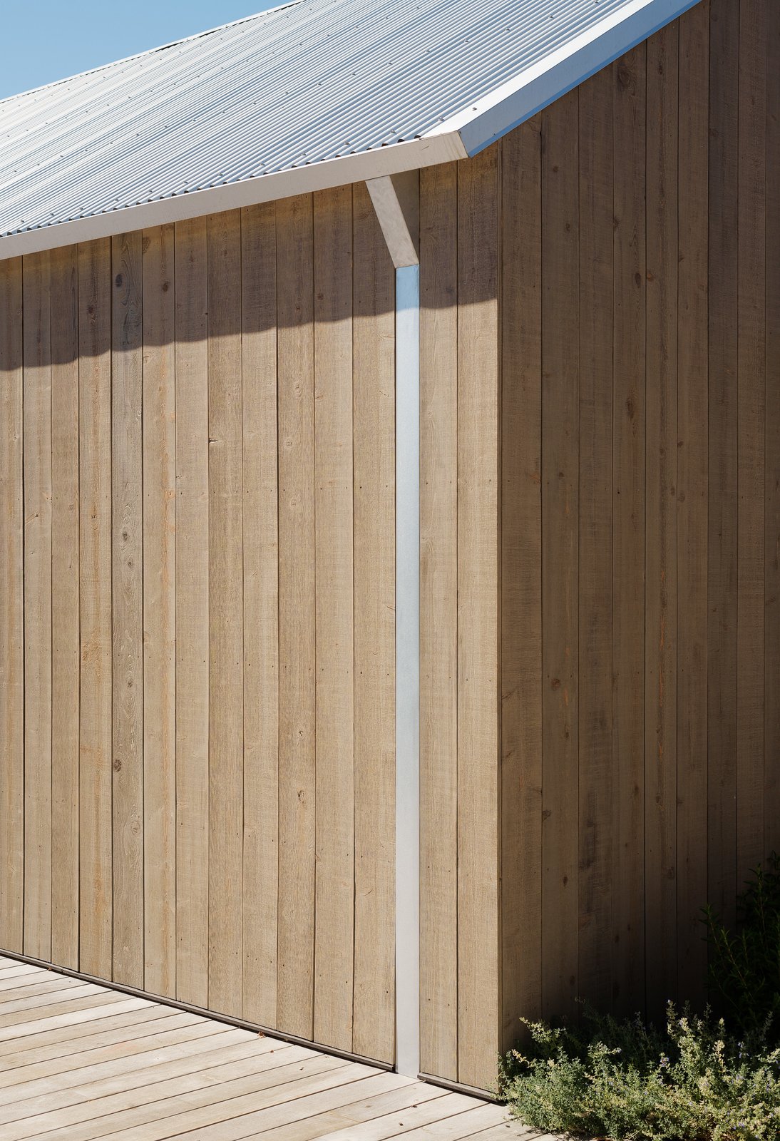 Photo 5 of 13 in A Barn-Inspired, Modern Retreat Is Knitted Into Napa ...