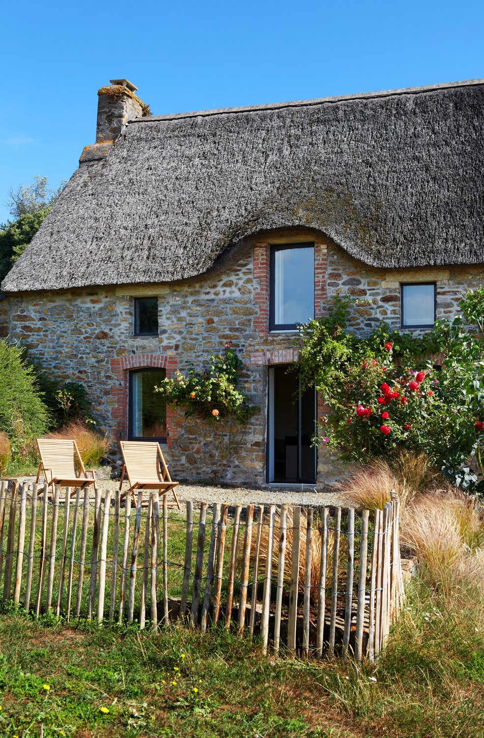 Photo 12 of 12 in A Renovation Breathes New Life Into a Thatched ...