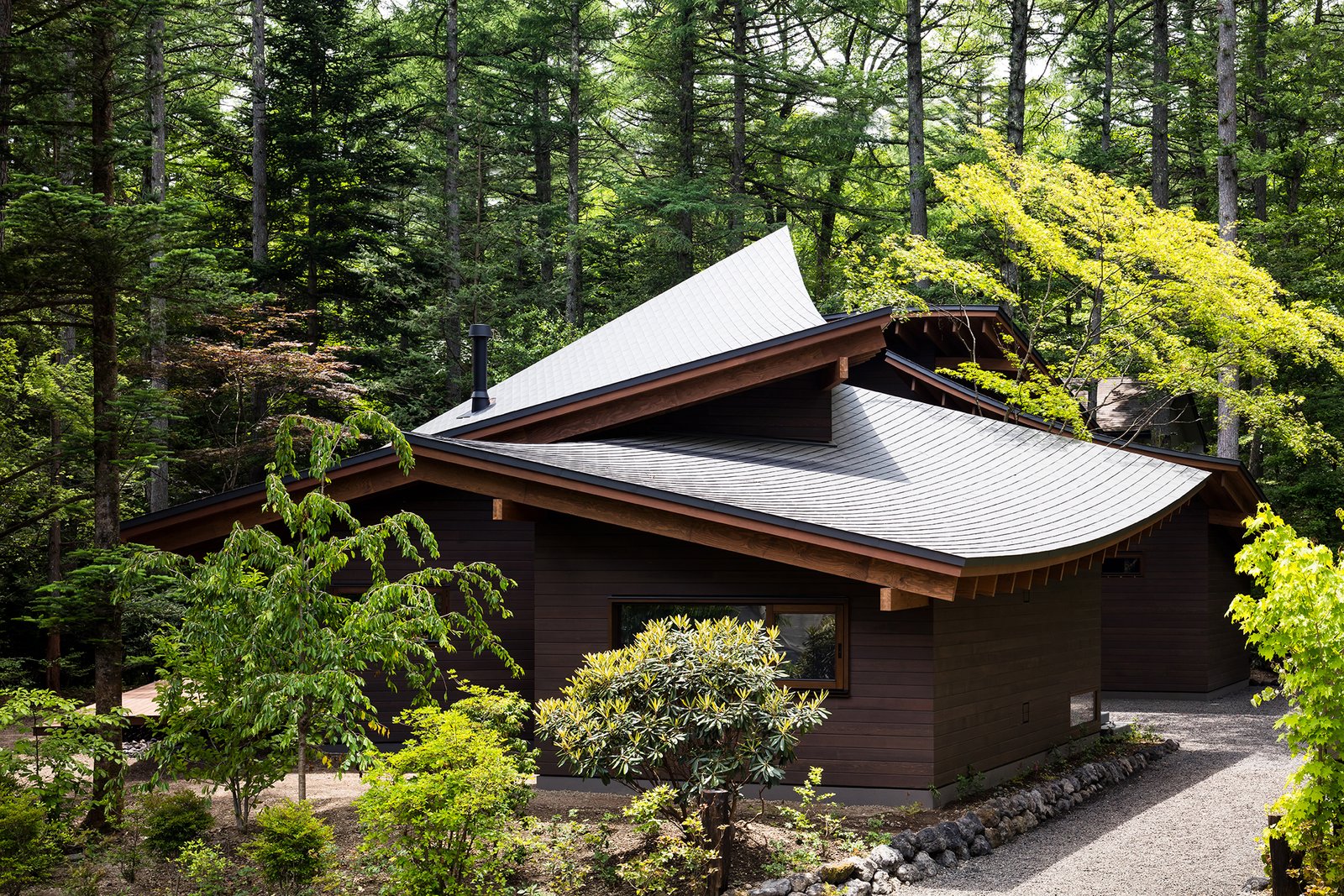 Photo 3 of 13 in This Serene Japanese Retreat’s Overlapping Roofs Look ...