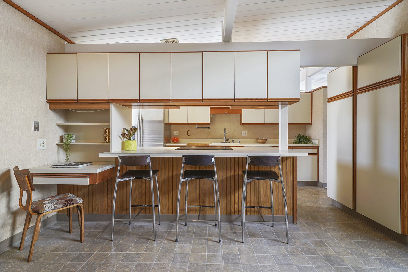 Photo 11 of 18 in A Tastefully Expanded Eichler in the Bay Area Asks $1 ...