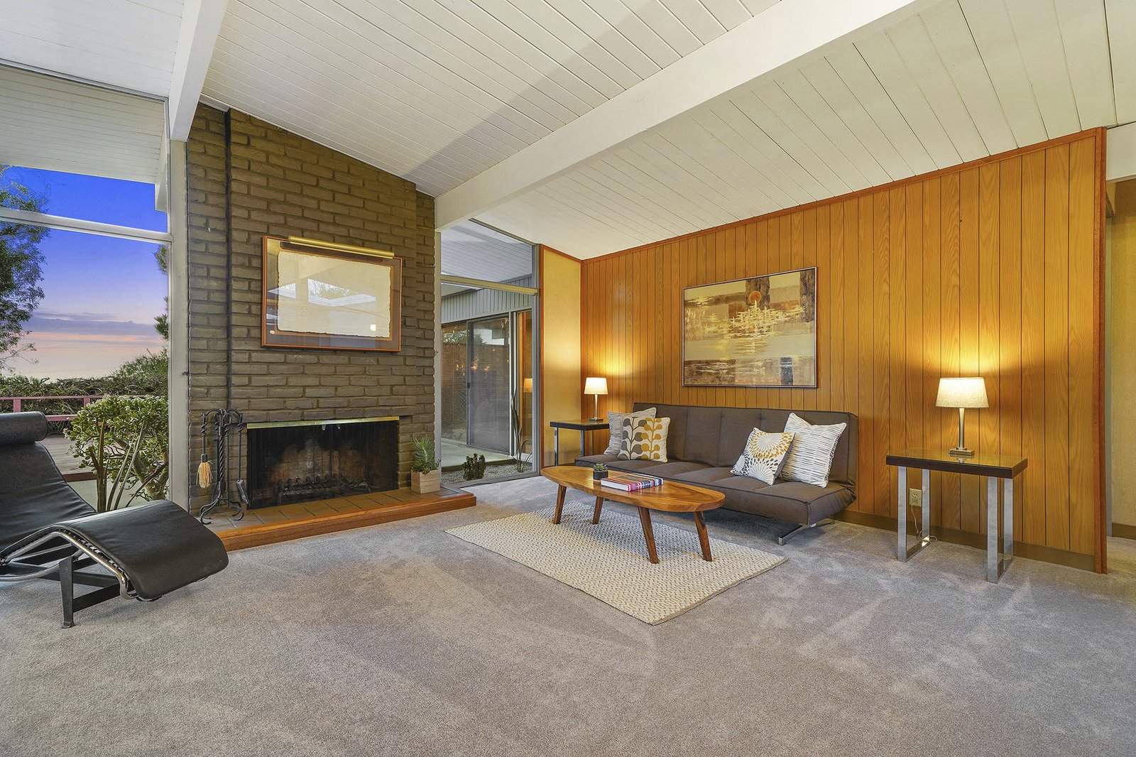 Photo 5 of 18 in A Tastefully Expanded Eichler in the Bay Area Asks $1 ...