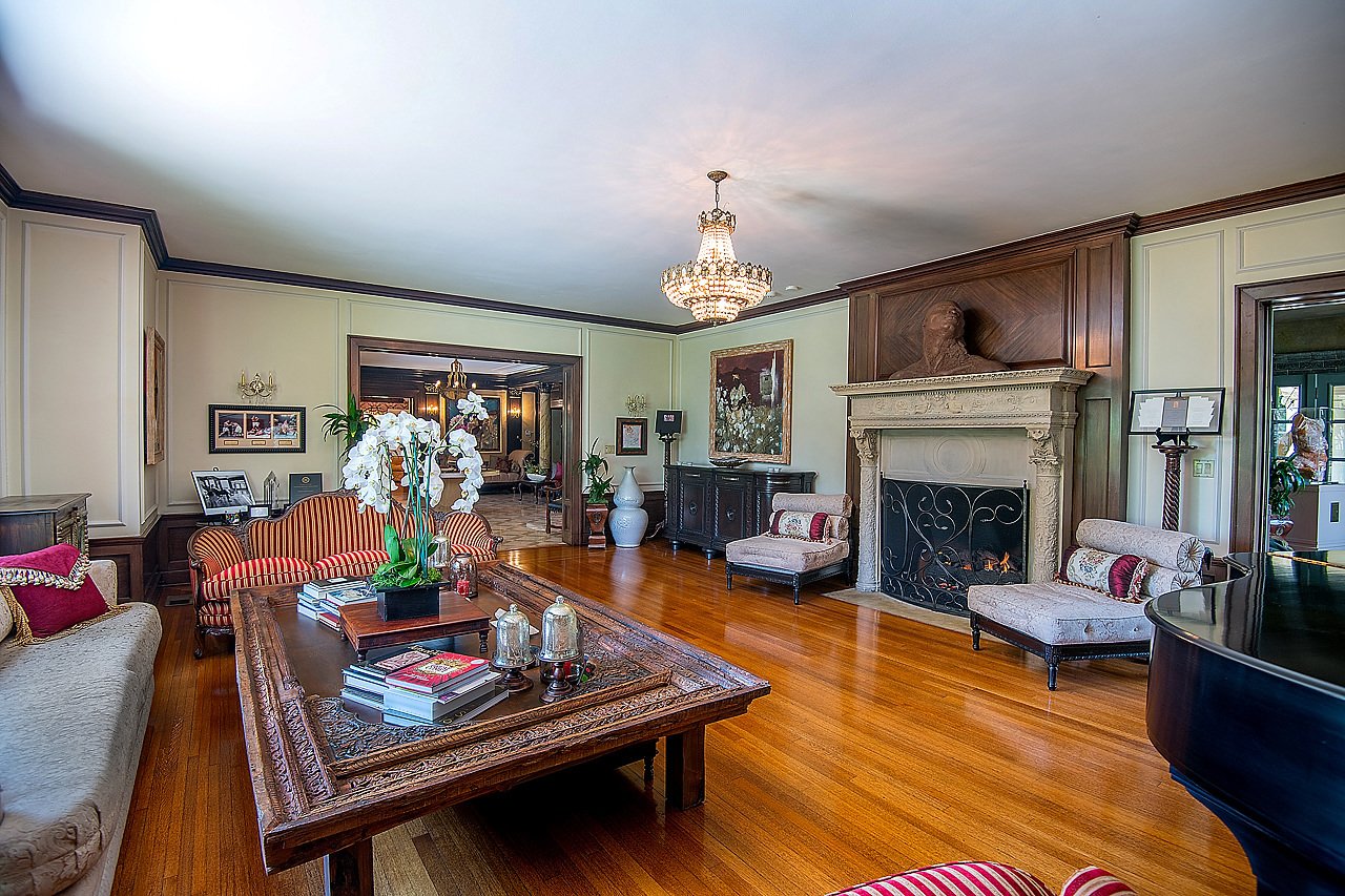 Photo 3 of 12 in Muhammad Ali’s Massive Hancock Park Mansion Hits the ...