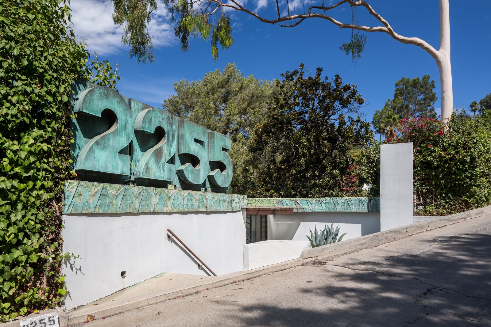 Photo 17 of 17 in Lloyd Wright's Iconic Samuel-Novarro House Lists For ...