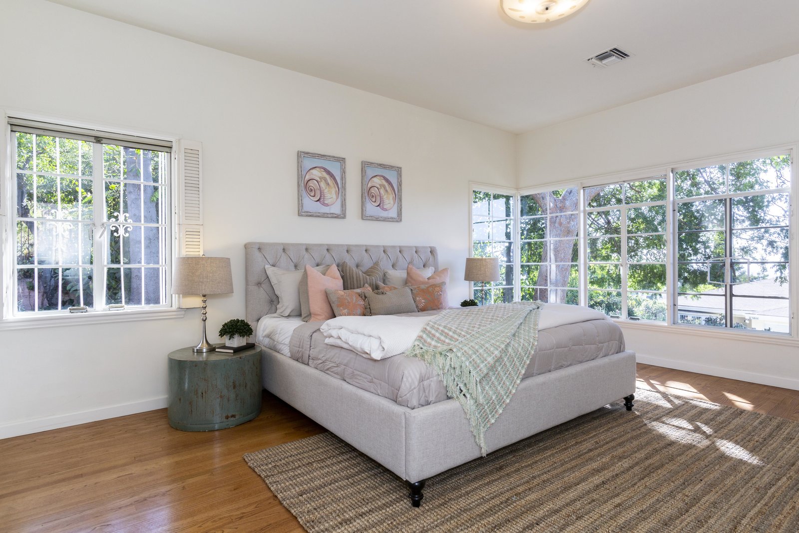 Photo 5 of 7 in Joseph Gordon-Levitt's Vintage 1940s Ranch House Lists ...