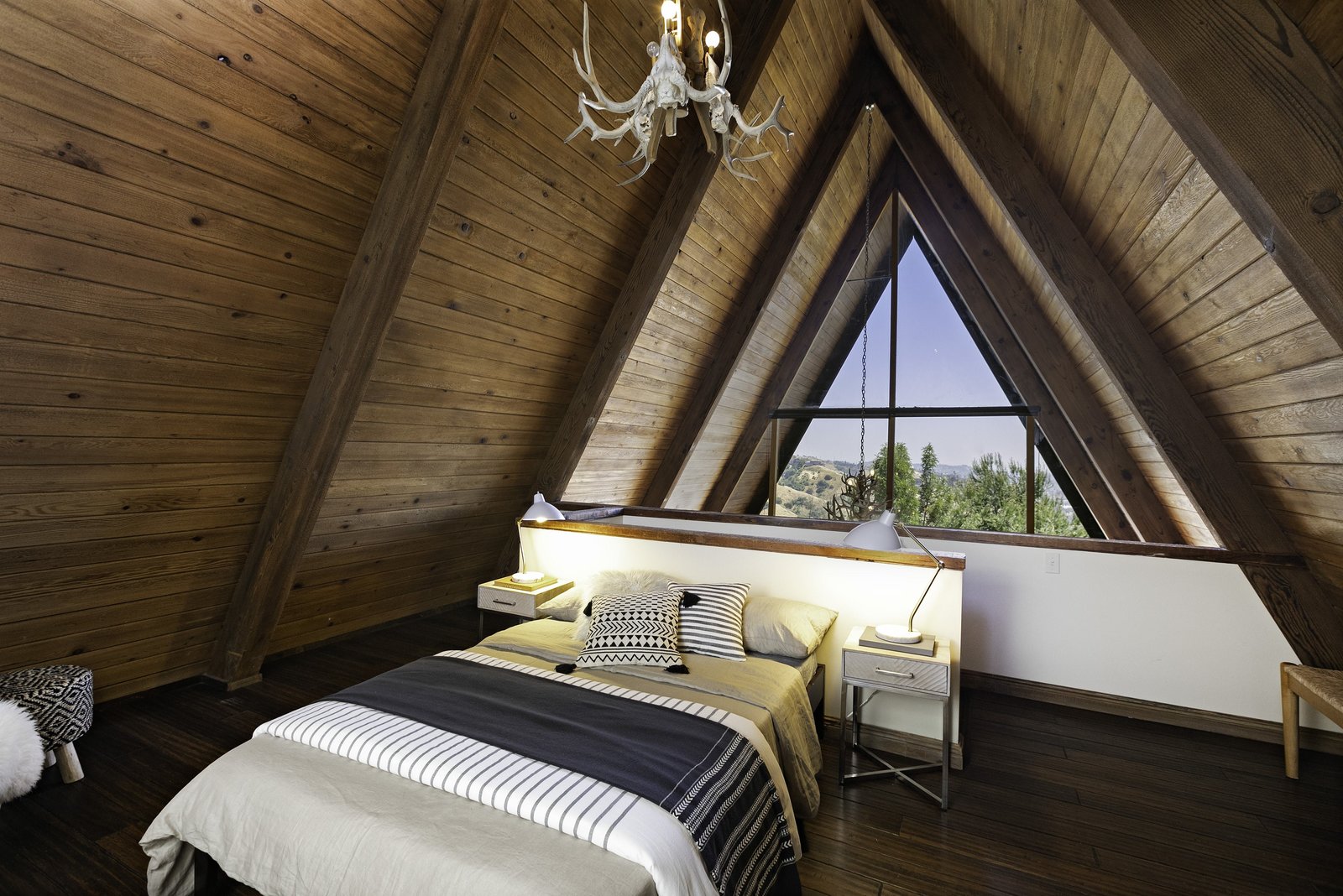 Photo 5 of 16 in This A-Frame Chalet in Los Angeles With an Ingenious ...