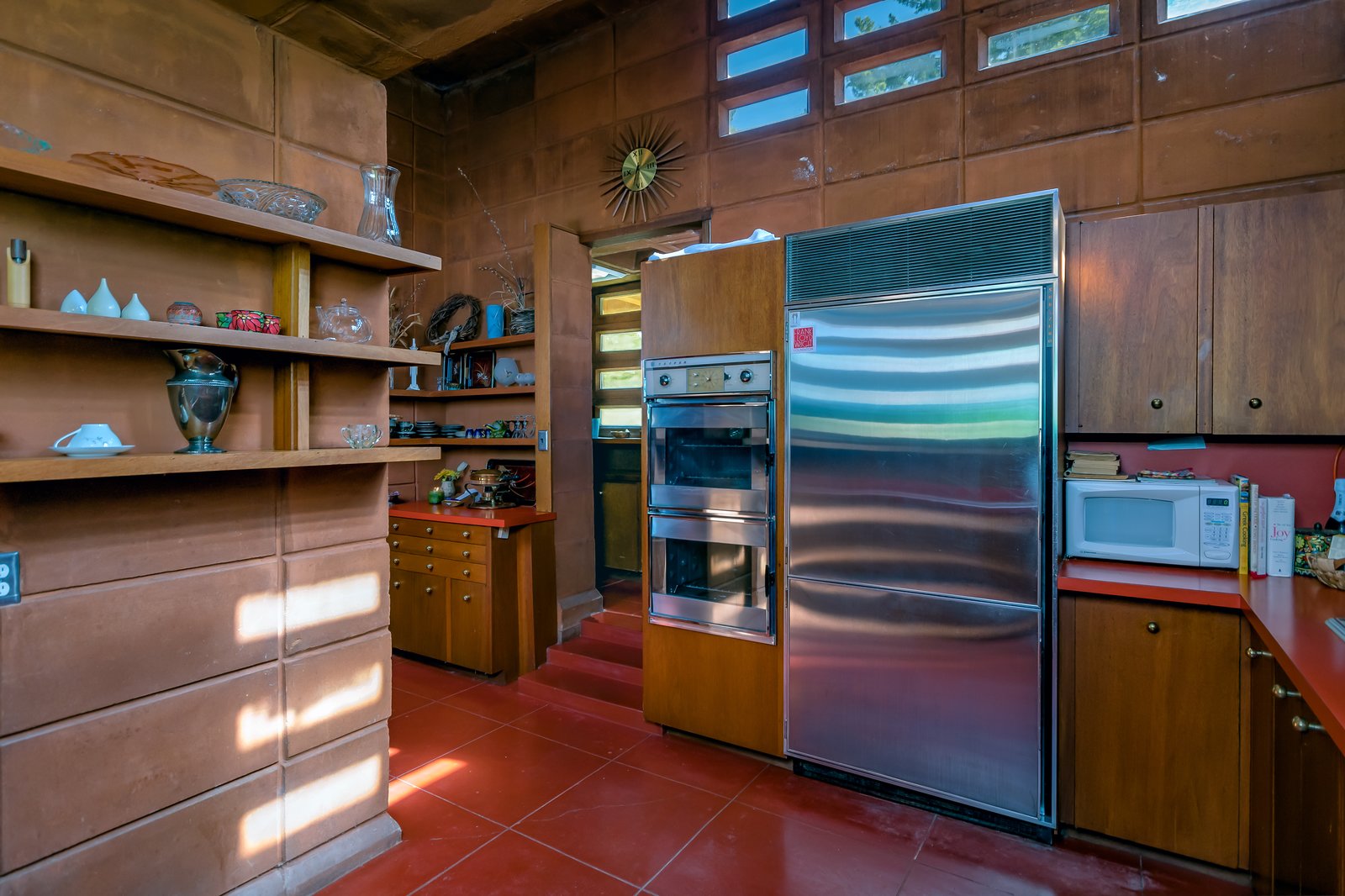 Photo 16 of 21 in Frank Lloyd Wright’s Pappas House in St. Louis Is ...