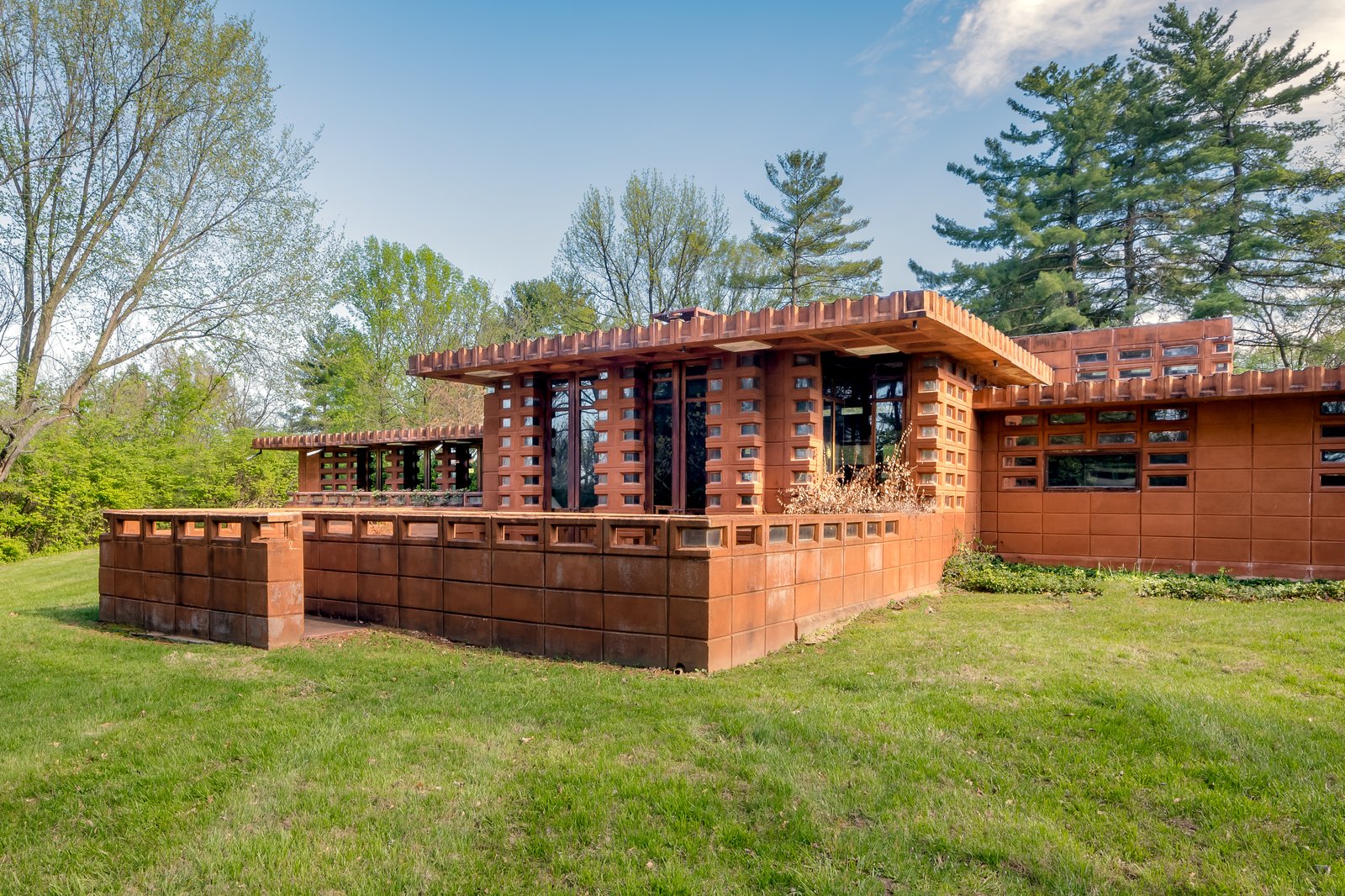 Photo 3 of 21 in Frank Lloyd Wright’s Pappas House in St. Louis Is ...