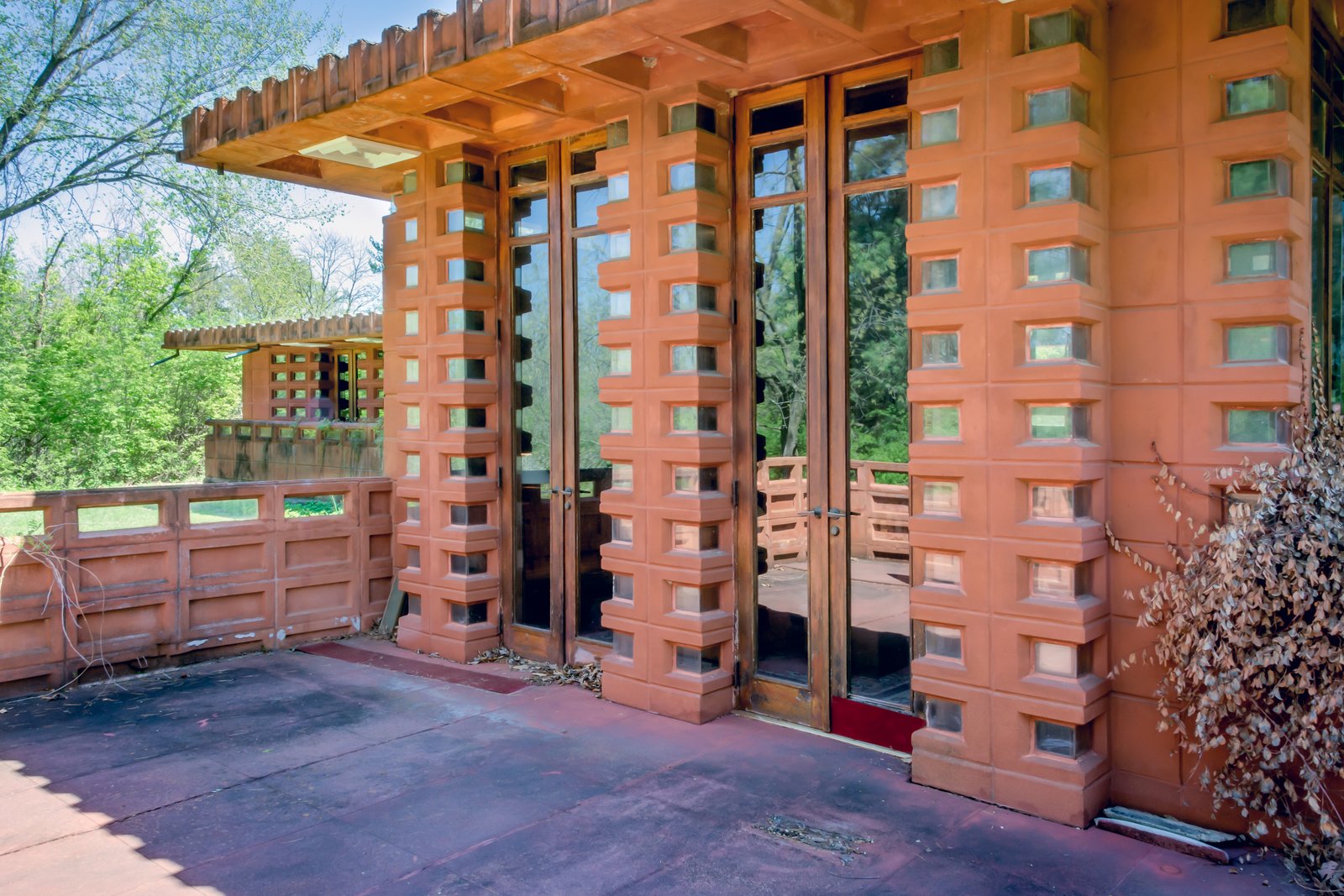 Photo 8 of 21 in Frank Lloyd Wright’s Pappas House in St. Louis Is ...