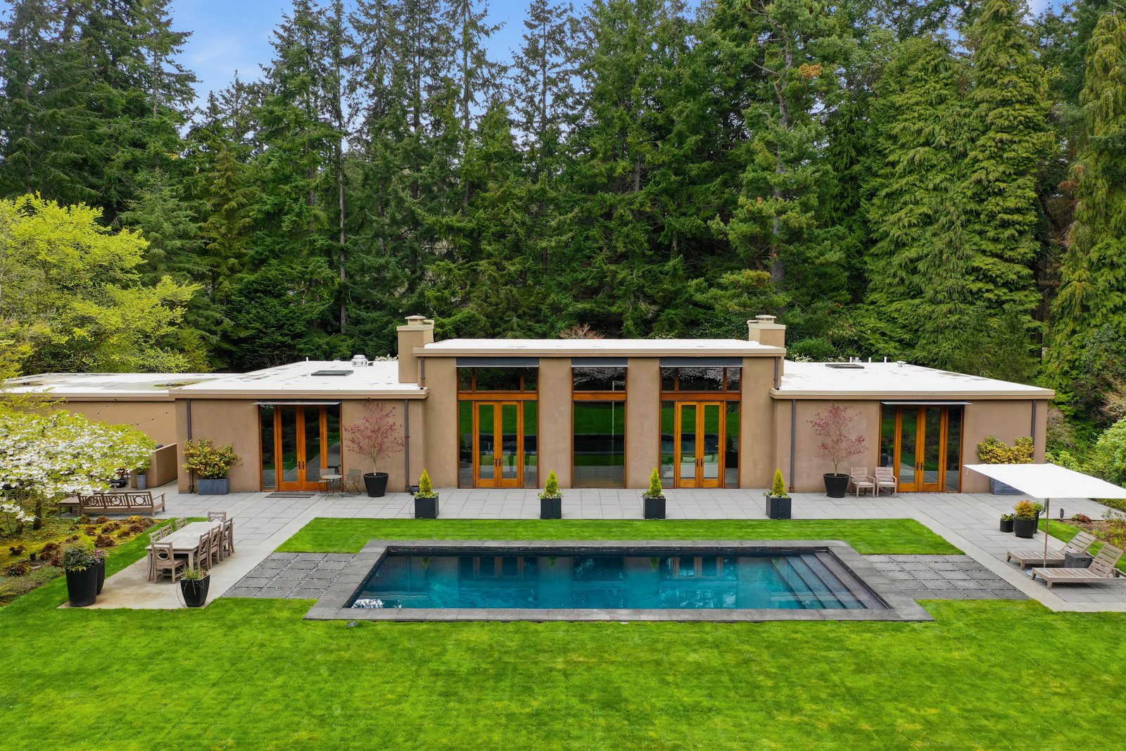 A Spectacular Pacific Northwest Home Remodeled by Tom Kundig Asks $3 ...