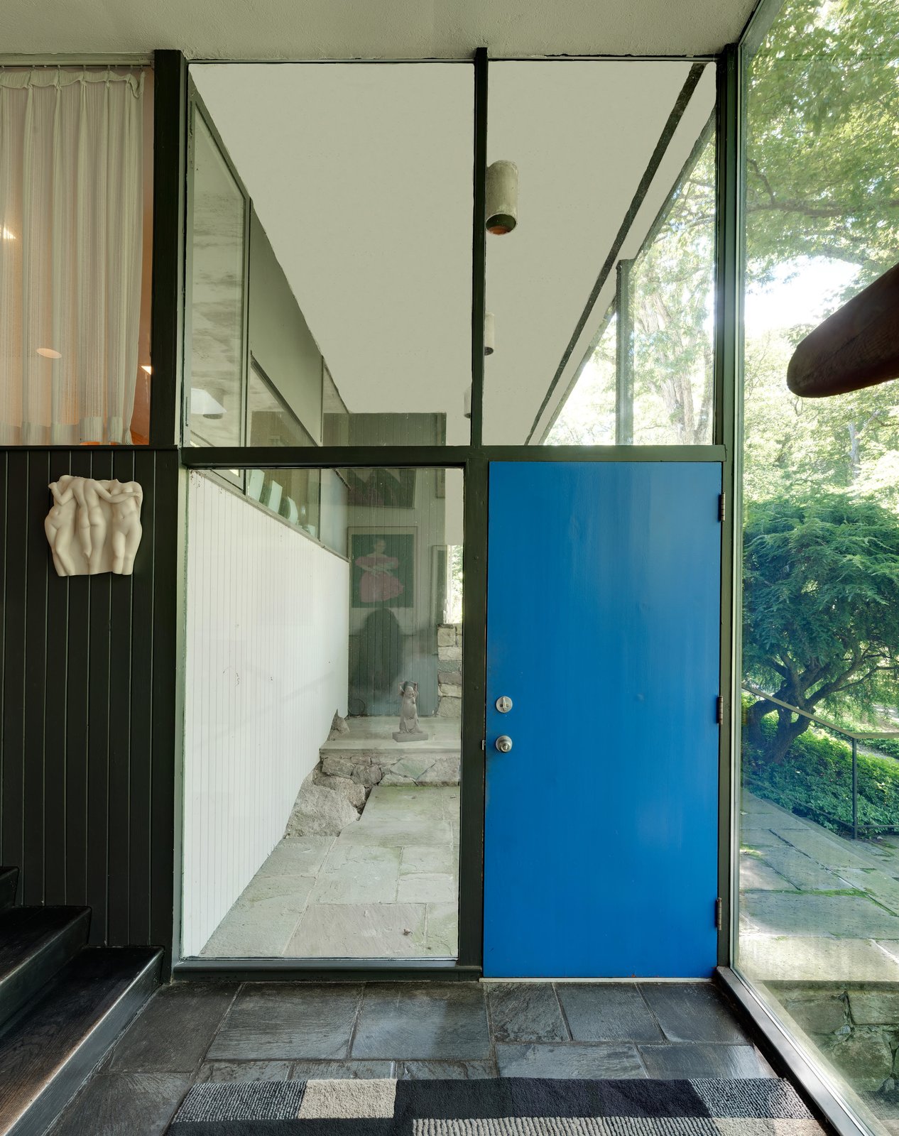 Photo 2 of 13 in A Magnificent Neutra-Designed Home in Connecticut Is ...