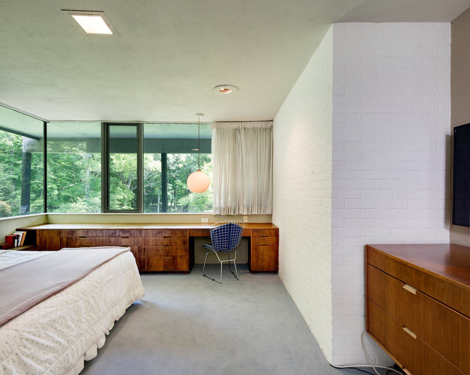 Photo 10 of 13 in A Magnificent Neutra-Designed Home in Connecticut Is ...