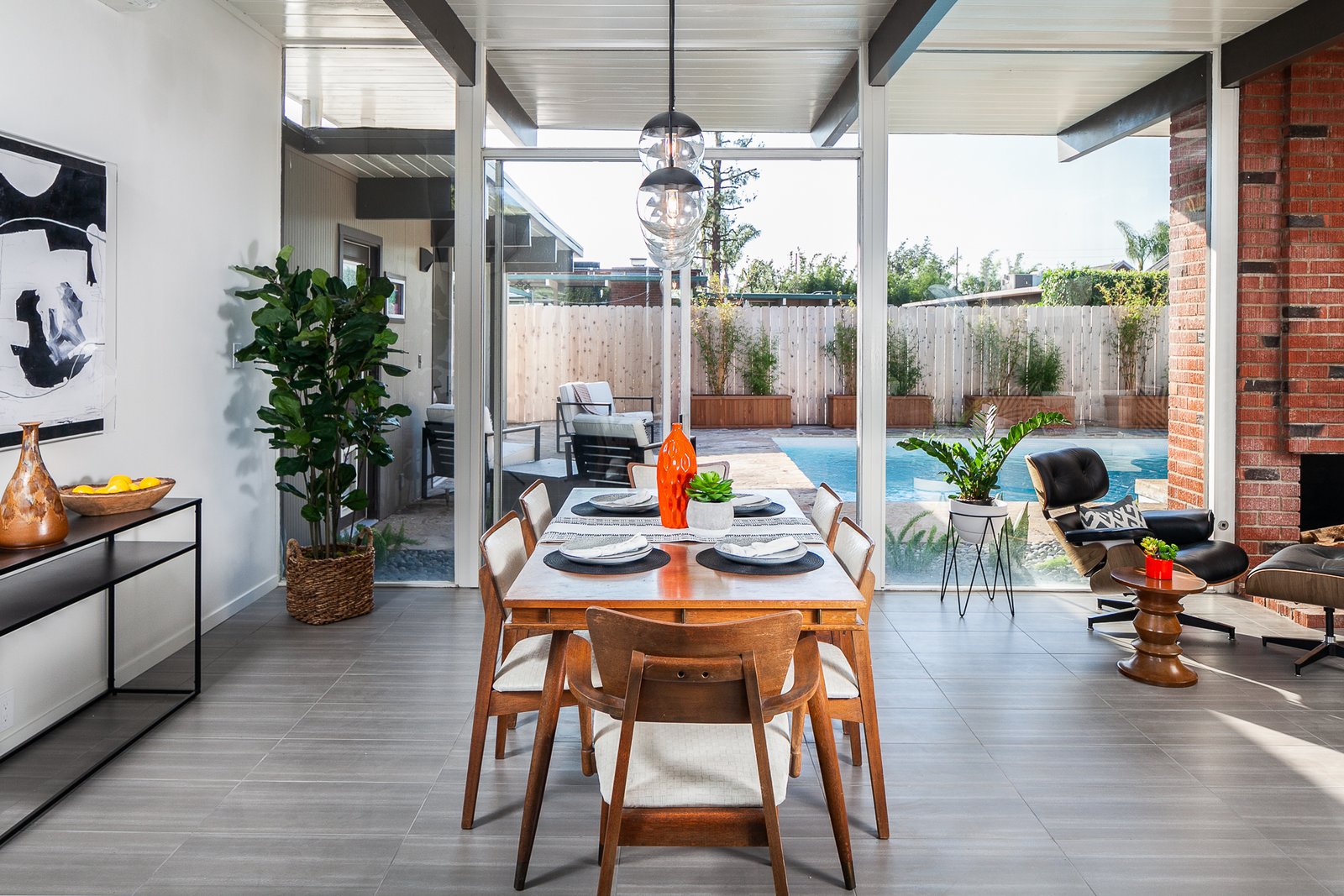 Photo 7 of 17 in A Spacious and Stylish Orange County Eichler With a ...