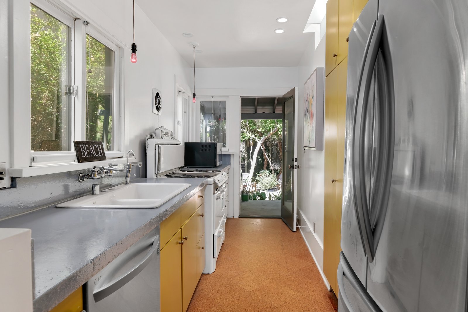 Photo 7 of 15 in Elijah Wood’s Venice Beach Micro-Compound Lists for ...