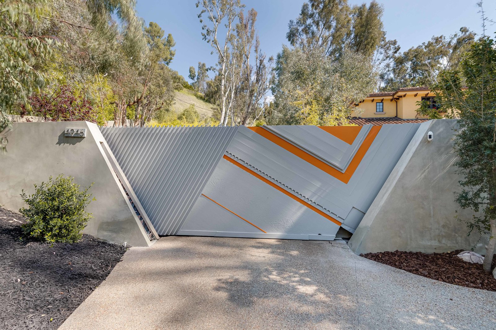 Photo 18 of 18 in Surfer-Architect Harry Gesner’s Futuristic Triangle ...