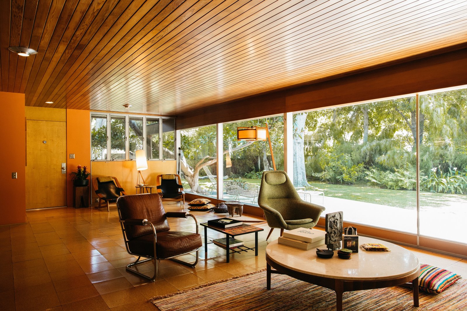 Photo 3 of 16 in Richard Neutra’s Impeccably Updated Wilkins House in ...