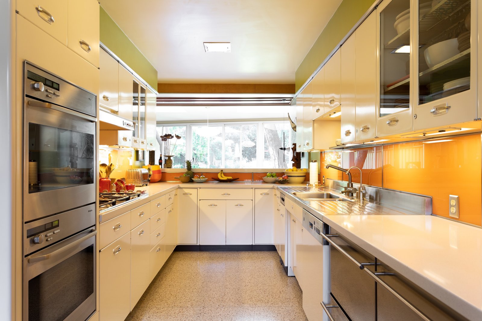 Photo 8 of 16 in Richard Neutra’s Impeccably Updated Wilkins House in ...