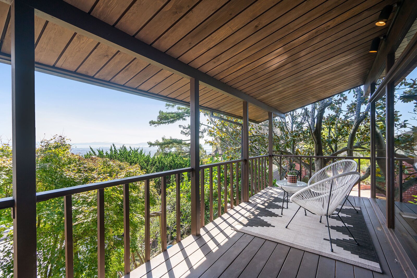 Photo 4 of 15 in A Spectacular Roger Lee Midcentury Hits the Market in ...
